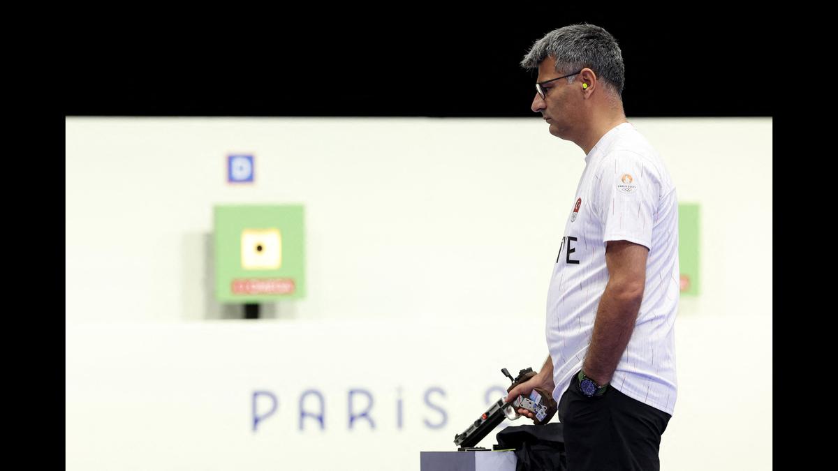 Foto: Tanpa Kacamata Khusus dan Pelindung Telinga, Begini Gaya Nyentrik ...