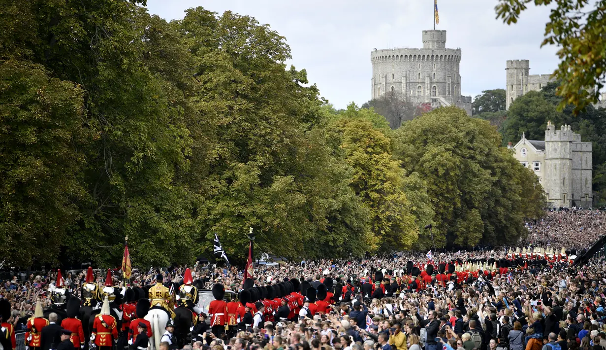 Haru Selimuti Prosesi Pemakaman Ratu Elizabeth II di Kastil Windsor ...