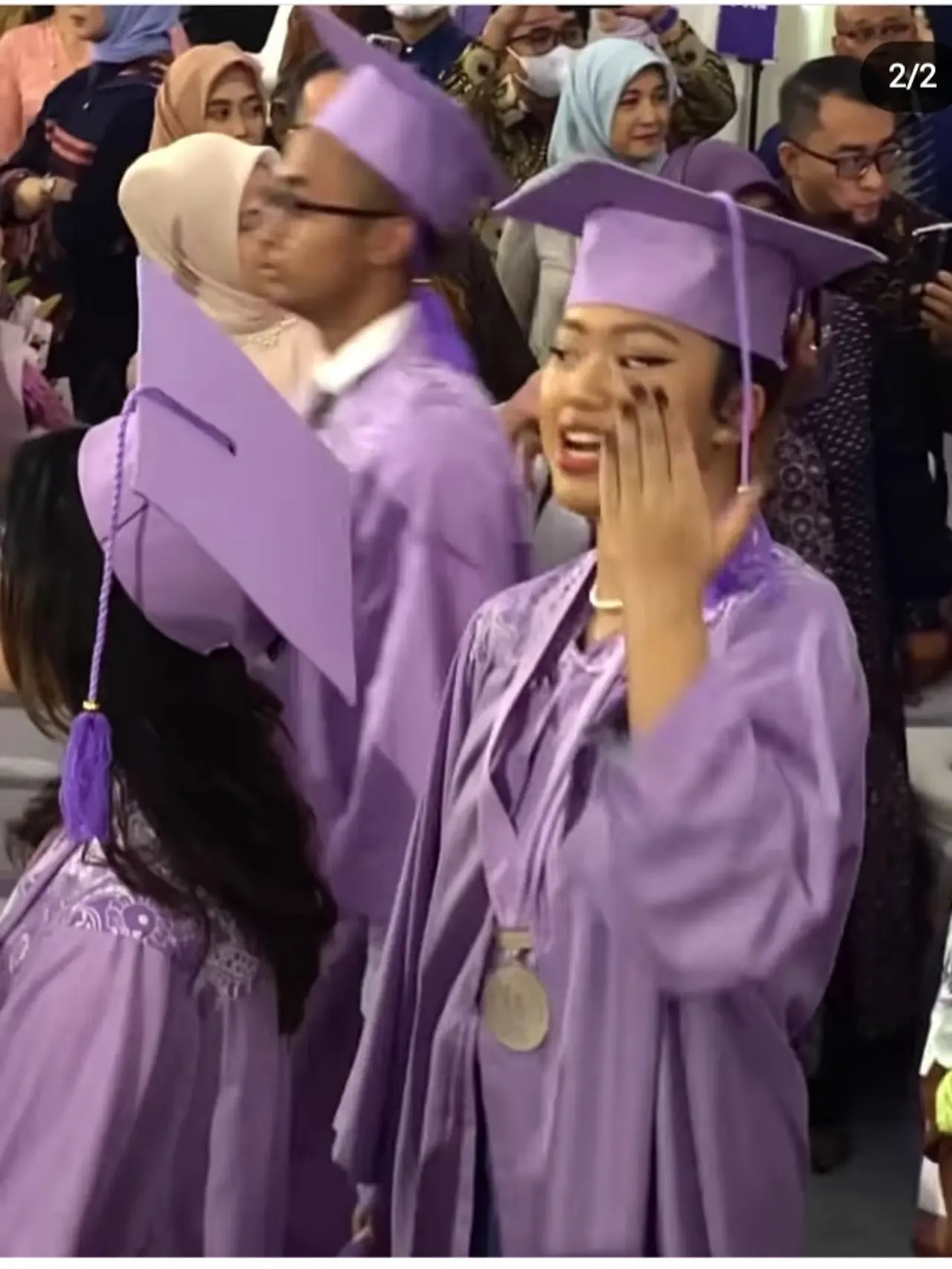 6 Potret Wisuda SMA Nayyara Kanahaya, Tora Sudiro Reuni dengan Anggi Kadiman Sang Mantan Istri ...