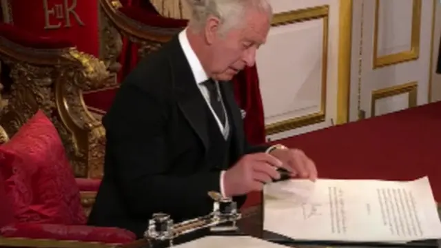 Raja Charles III Resmi Dinobatkan Sebagai Raja Baru Kerajaan Inggris ...