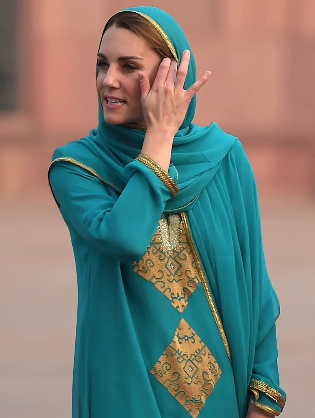 FOTO: Kunjungi Masjid, Penampilan Kate Middleton Curi Perhatian - Foto ...
