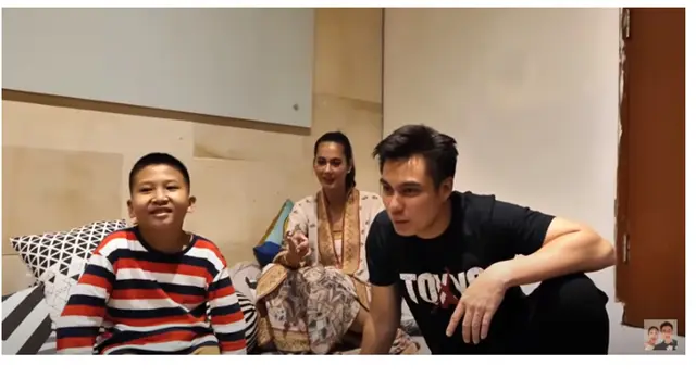 6 Potret Kedekatan Baim Wong dan Gilang, Bak Ayah Kandung - Hot Liputan6.com