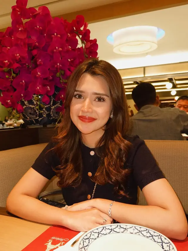 Azella Alhamid Sanjung Naskah Sinetron SCTV Para Pencari Tuhan Jilid 18 ...