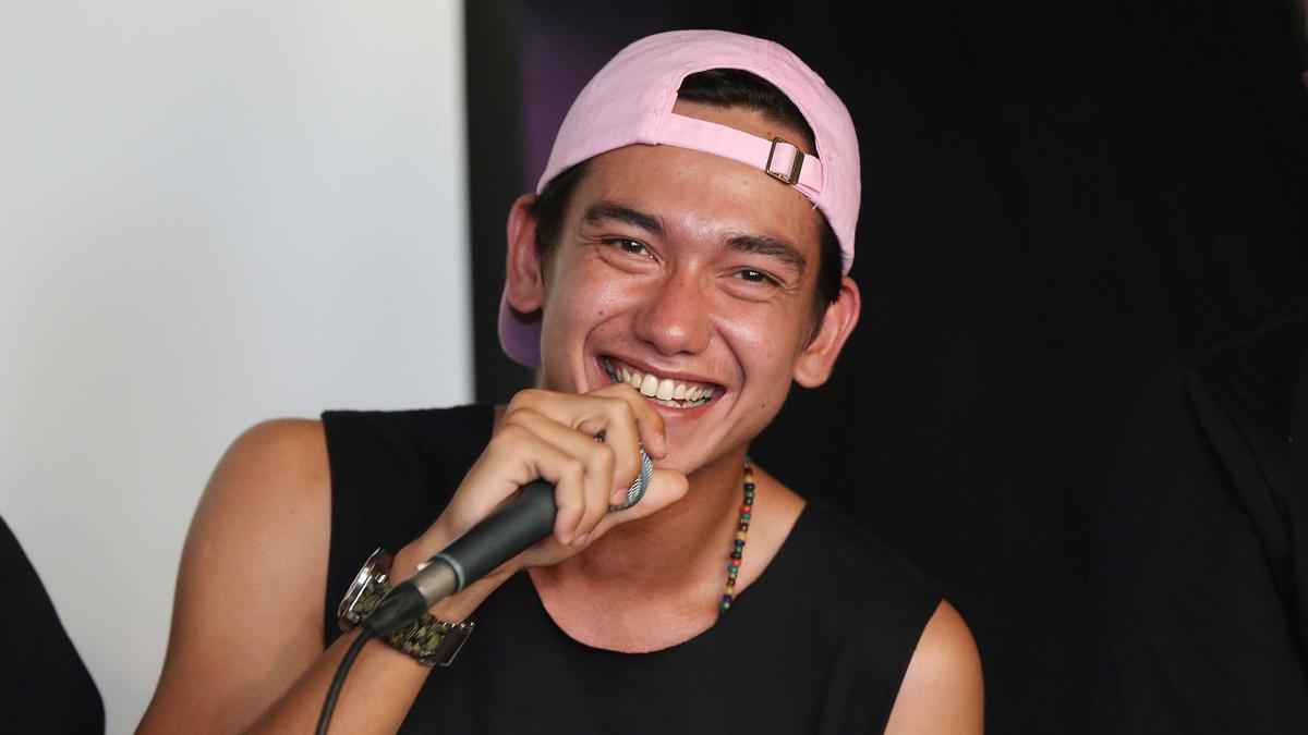5 Alasan Adipati Dolken Tertarik Main di Film Posesif - Entertainment ...