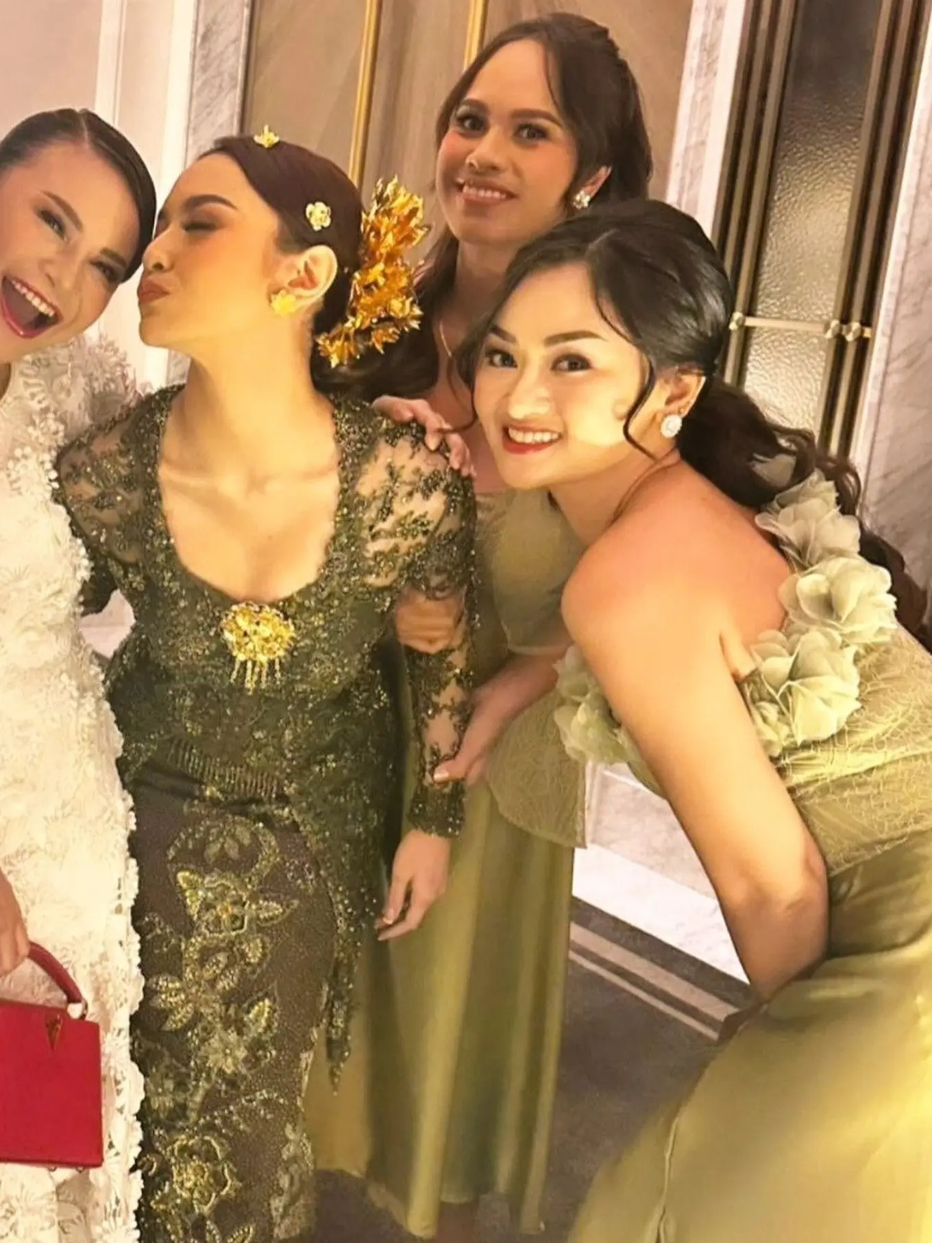 Mahalini Lamaran, Warganet Justru Salfok dengan Paras Kakak Iparnya ...