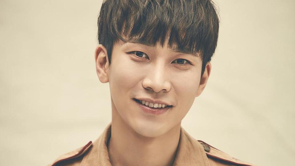 Eunkwang BTOB Masuk Wajib Militer, Ini Pesan untuk Penggemarnya - Entertainment Fimela.com