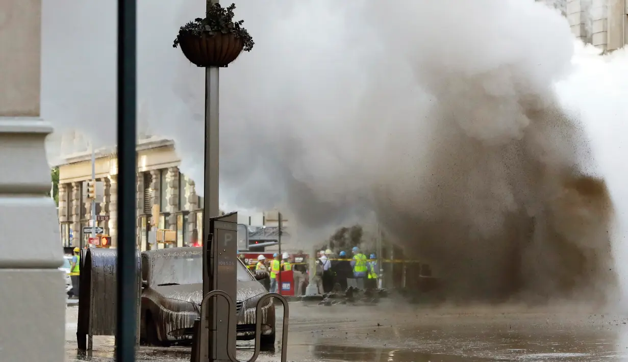 FOTO: Pipa Meledak Hebohkan Manhattan - Foto Liputan6.com