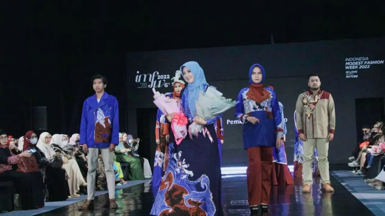 Batik Khas Probolinggo Tampil Memukau di IMFW 2022 - Surabaya Liputan6.com