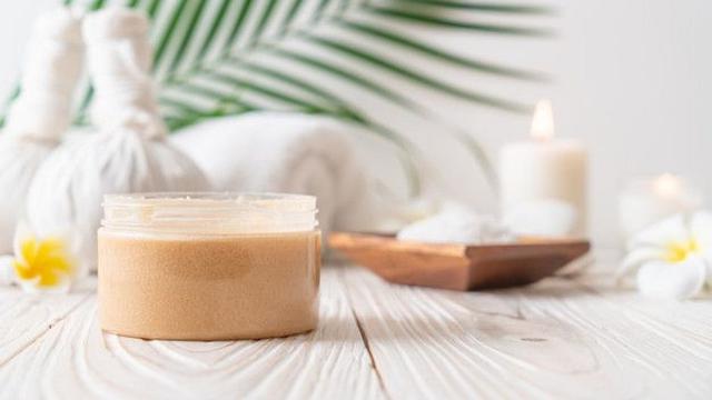Cara Pakai Body Scrub yang Benar Biar Sel Kulit Mati Terangkat Sempurna
