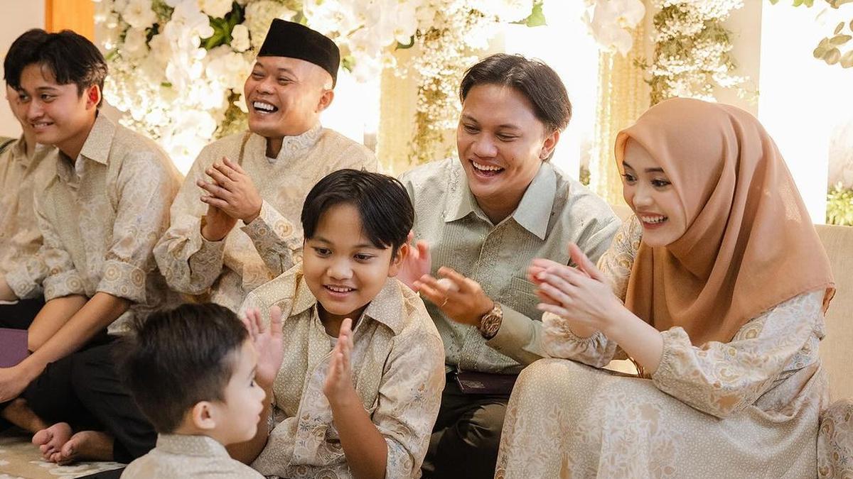 7 Potret Momen Pengajian Pernikahan Rizky Febian Ada Adzam Hingga Santyka Fauziah, Berjalan ...