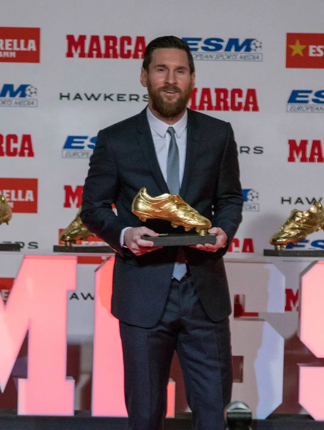FOTO: Selamat! Lionel Messi Raih Sepatu Emas Eropa yang Kelima - Foto ...