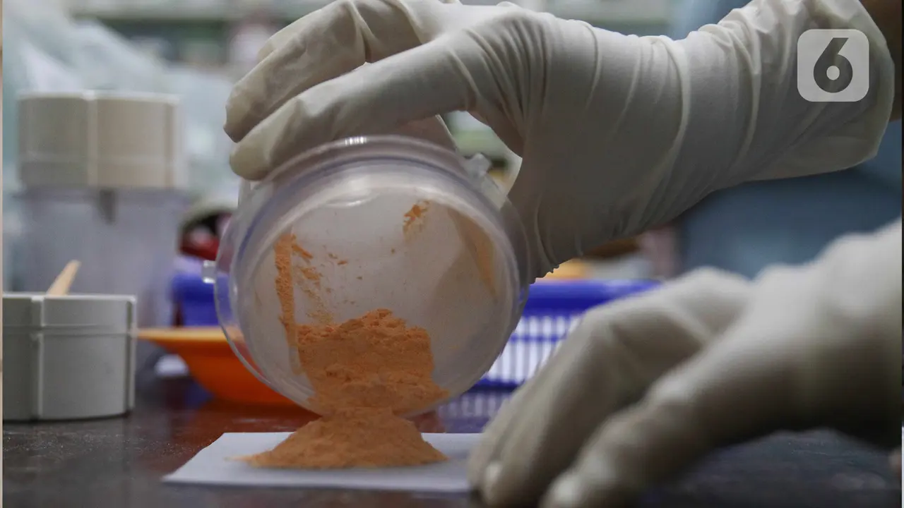 Obat Sirup Aman Masih Terbatas, Ini Tips agar Anak Mau Minum Puyer ...