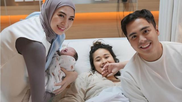 Donita dan Adi Nugroho Jenguk Gritte Agatha yang Baru Melahirkan, Beri ...