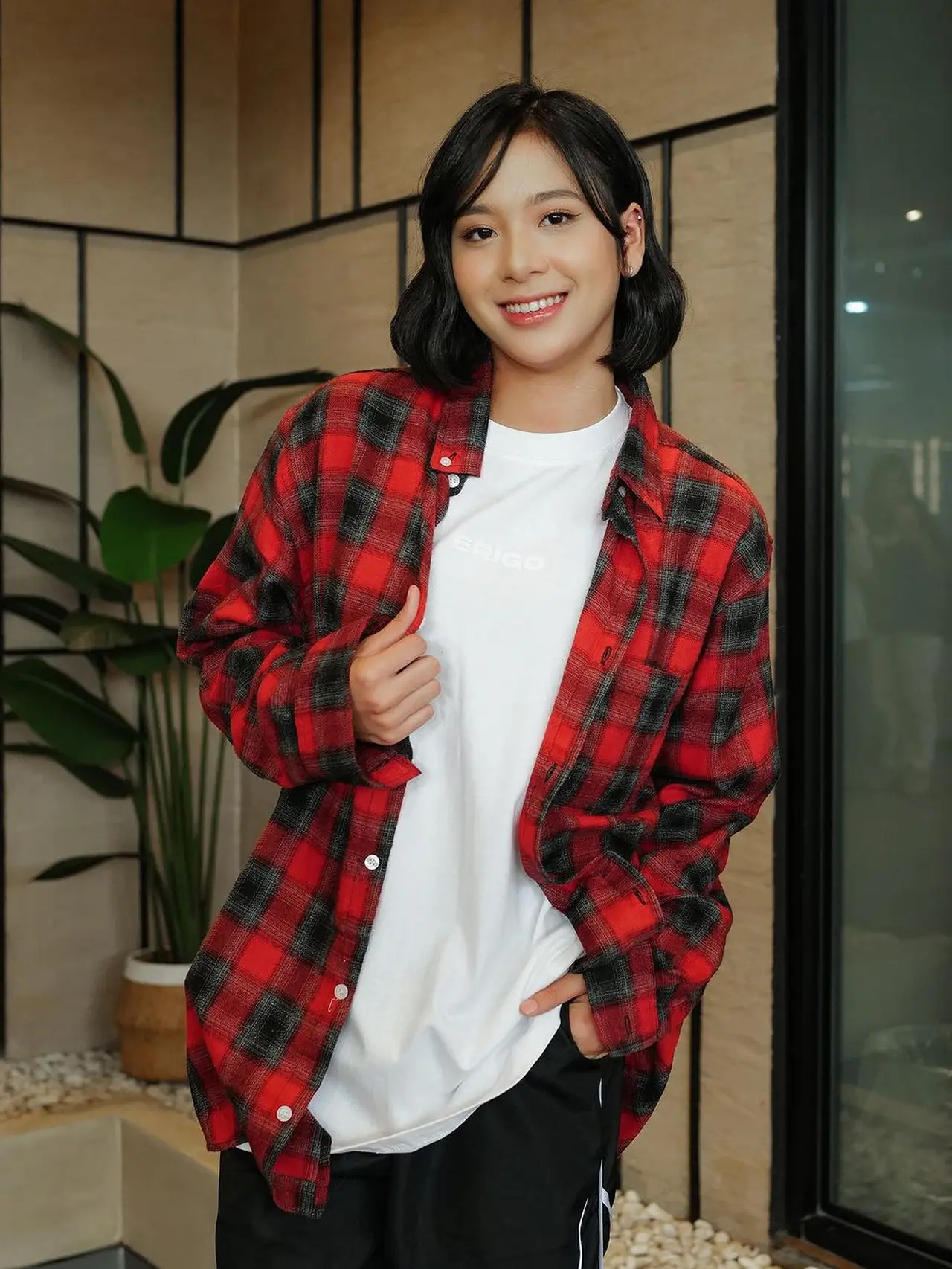 5 Inspirasi Outfit Simple dan Casual dari Zee JKT 48 - Fashion Fimela.com