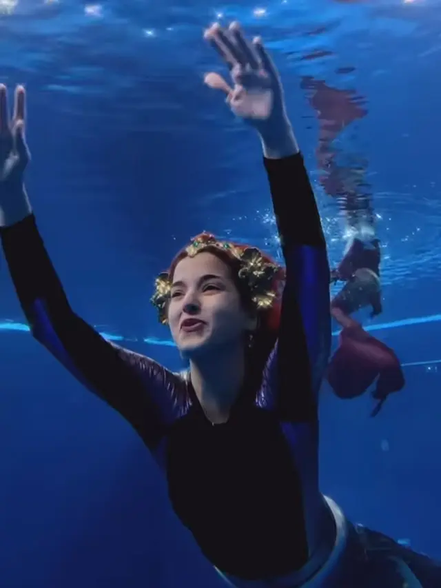 6 Artis Ini Kursus Mermaid, Karen Vendela dan Ria Ricis Dapat Lisensi ...