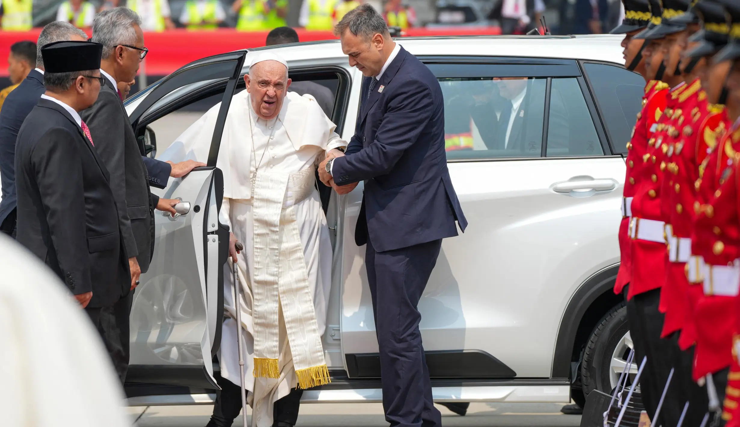 Akhiri Lawatan di Indonesia, Paus Fransiskus Bertolak Menuju Papua Nugini - Foto Liputan6.com