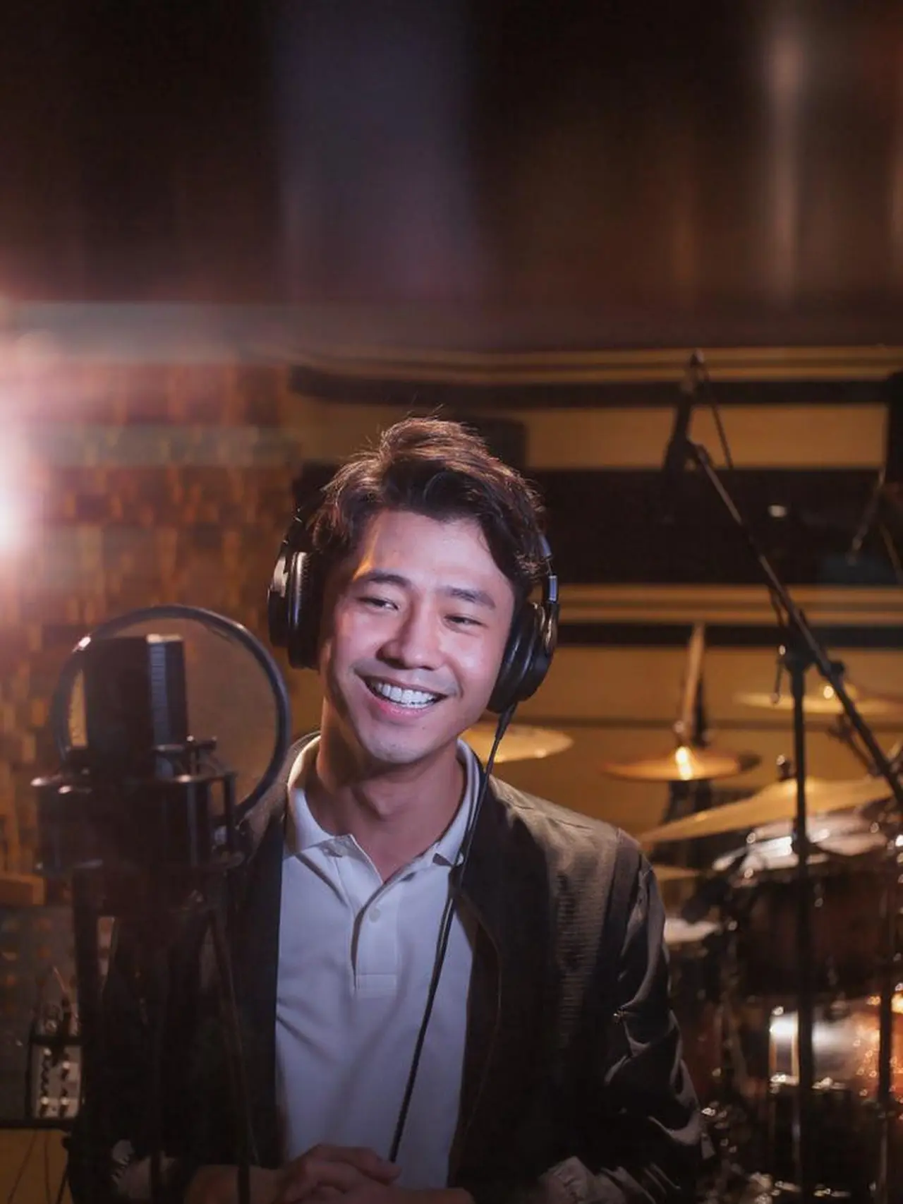 Penyanyi Han Chandra Persembahkan Single Baru untuk Bantu Anak-anak ...