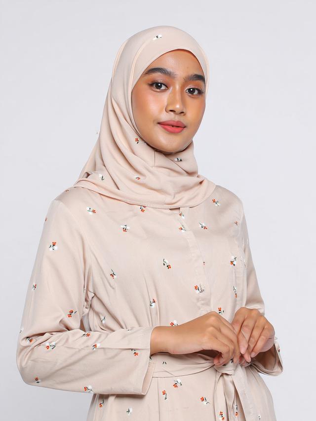 6 Model Gamis Motif Bunga Kecil yang Lagi Ngetren, Kekinian dan Ringan ...