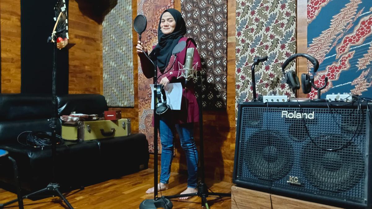 Penyanyi Malaysia Azura Pedora Segera Rekaman Lagu Terbaru di Indonesia, Masih Diproduseri ...