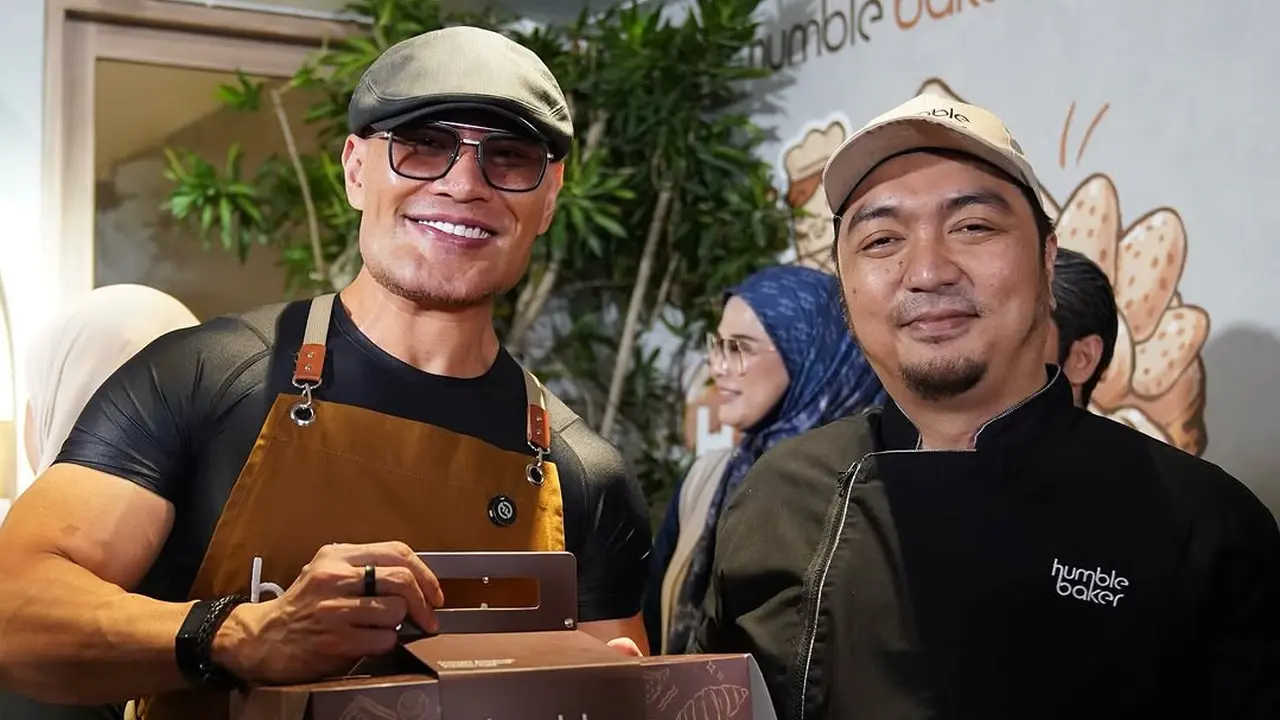 8 Potret Grand Opening Bakery Milik Deddy Corbuzier, Tawarkan Produk ...