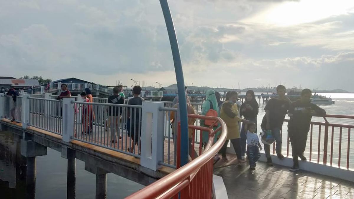 Mengenal Kain Dagang Melayu Lingga, Pelengkap Pakaian Tradisional Sarat ...