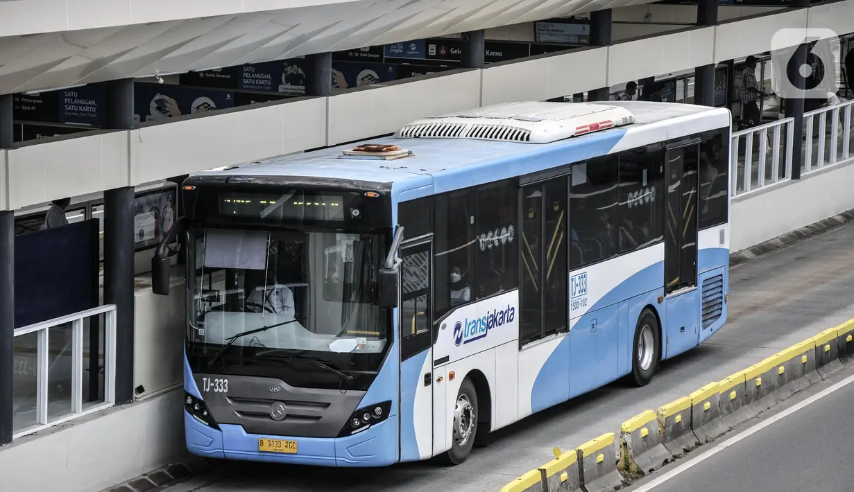 Bus Transjakarta Kembali Beroperasi 24 Jam - Foto Liputan6.com