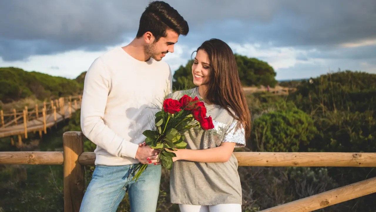 180 Caption Bucin Aesthetic Romantis, Menyentuh Hati, dan Tidak Alay - Hot Liputan6.com