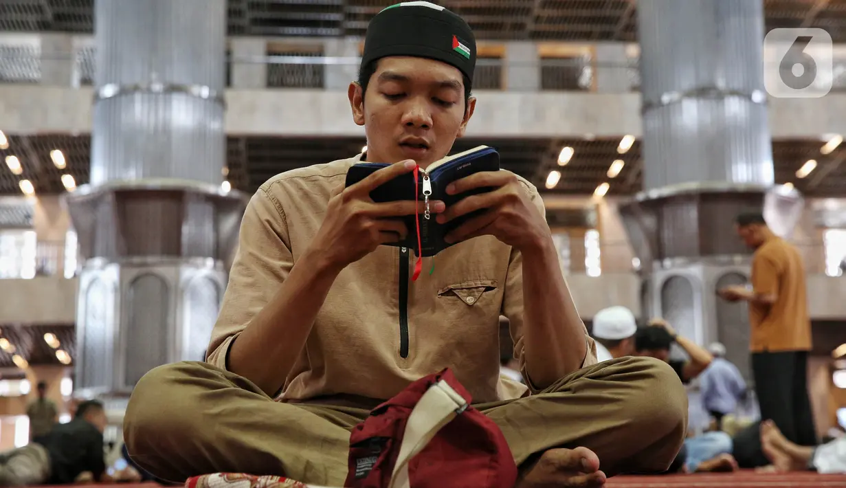 Bertadarus, Umat Muslim Tingkatkan Keimanan dan Ketaqwaan di Bulan Suci ...