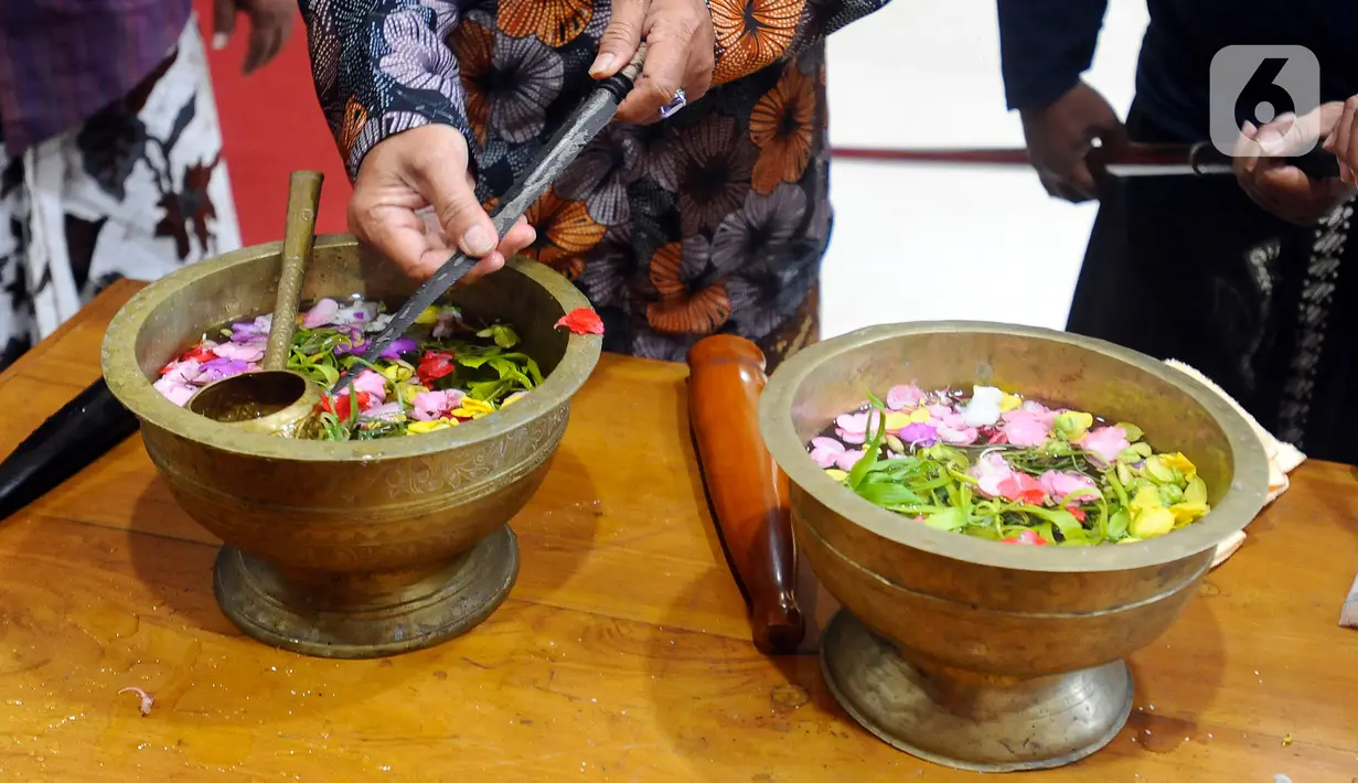 Melihat Prosesi Jamasan Tujuh Pusaka Jelang HUT ke-829 Trenggalek ...