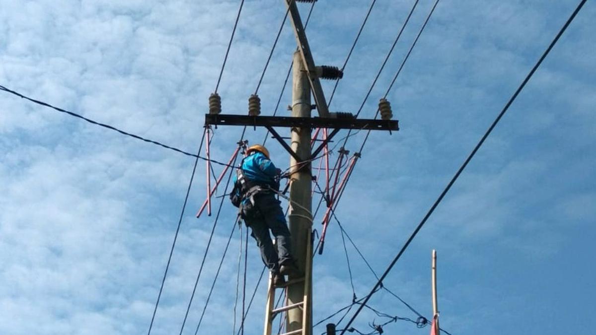 PLN Suplai Listrik 550 kVa ke Bengkel Helikopter Apache TNI AD - Bisnis ...