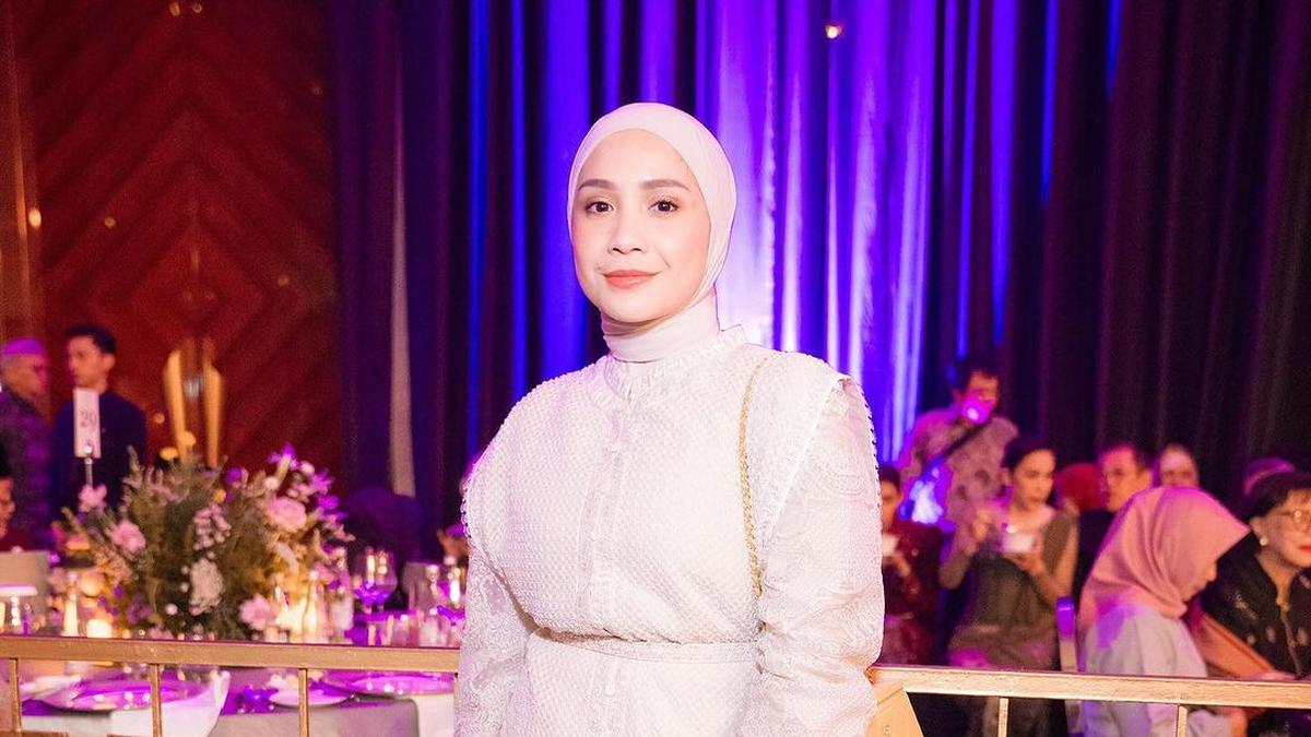 Gaya Elegan Nagita Slavina di Resepsi Pernikahan Thariq Halilintar dan Aaliyah Massaid, Kenakan ...