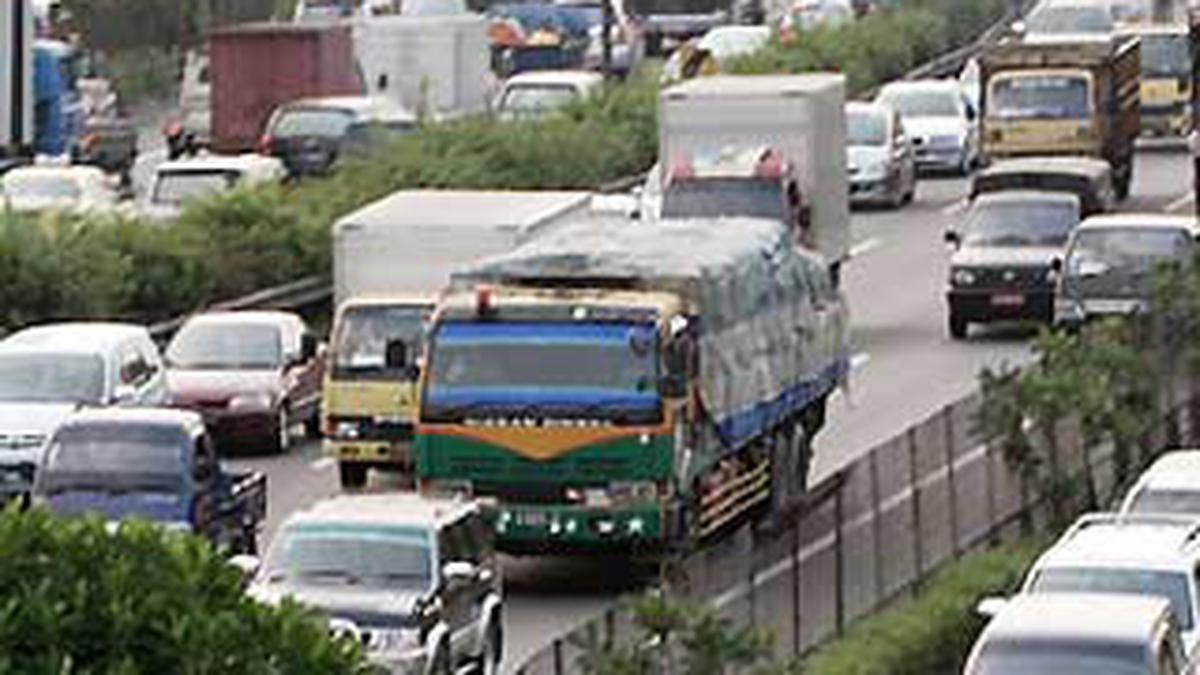 Tol Dalam Kota Menuju Semanggi Macet Total - News Liputan6.com