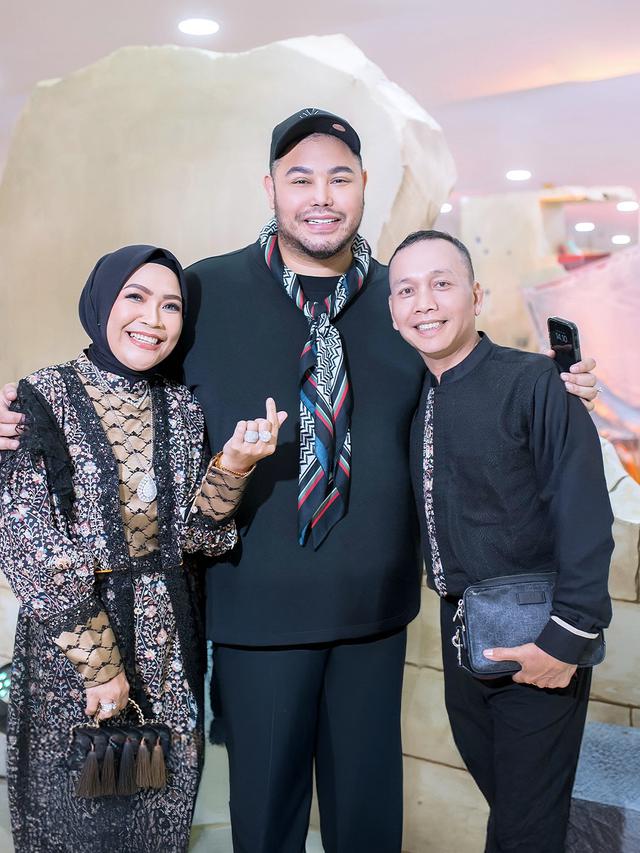 Inspirasi Model Perhiasan ala Ibunda Ayu Ting Ting yang Curi Perhatian