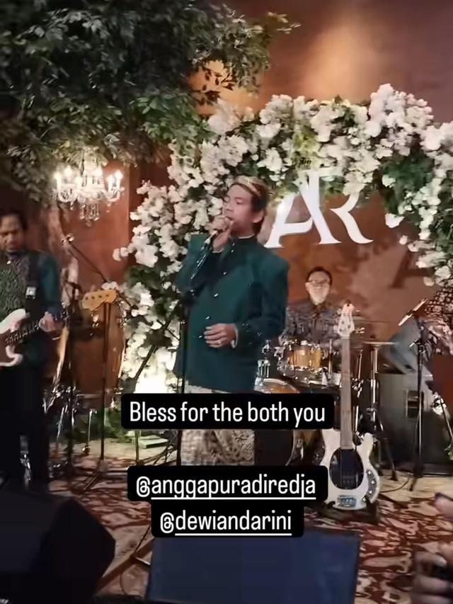 10 Potret Pernikahan Angga Maliq & D'Essentials dan Dewi Andarini ...