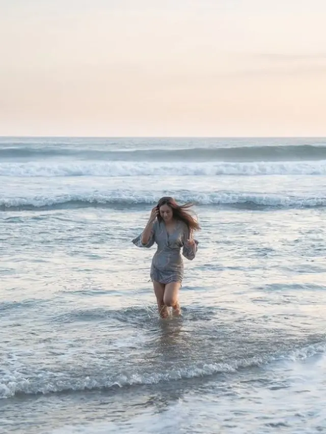 Tak Pernah Gagal, Intip Potret Memukau Wulan Guritno Pakai Dress Mini di Pantai - Entertainment ...