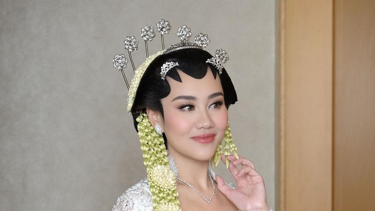 Inspirasi Kebaya Pengantin Jawa Warna Putih ala Artis, dari Aaliyah ...