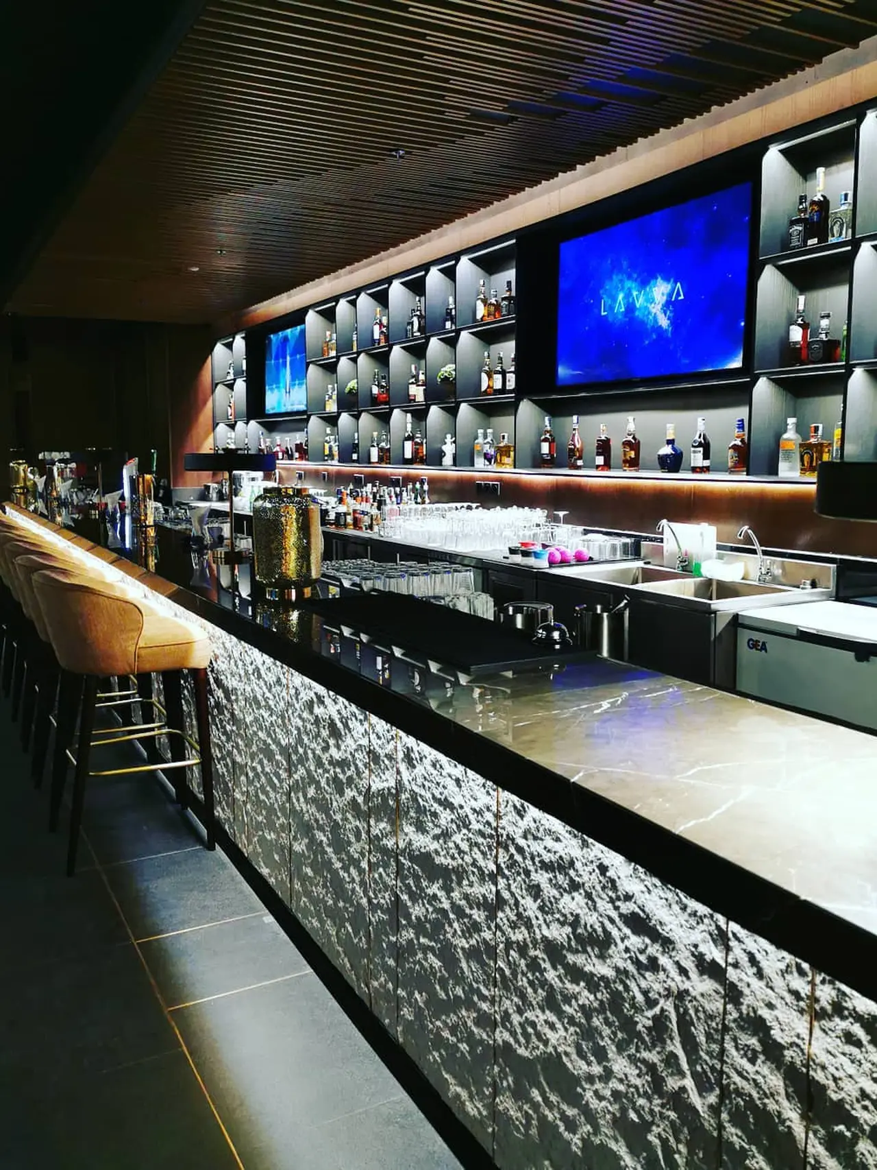 Lavva Lounge Hadirkan Padi Reborn di Hari Valentine, Euforia Romantis ...