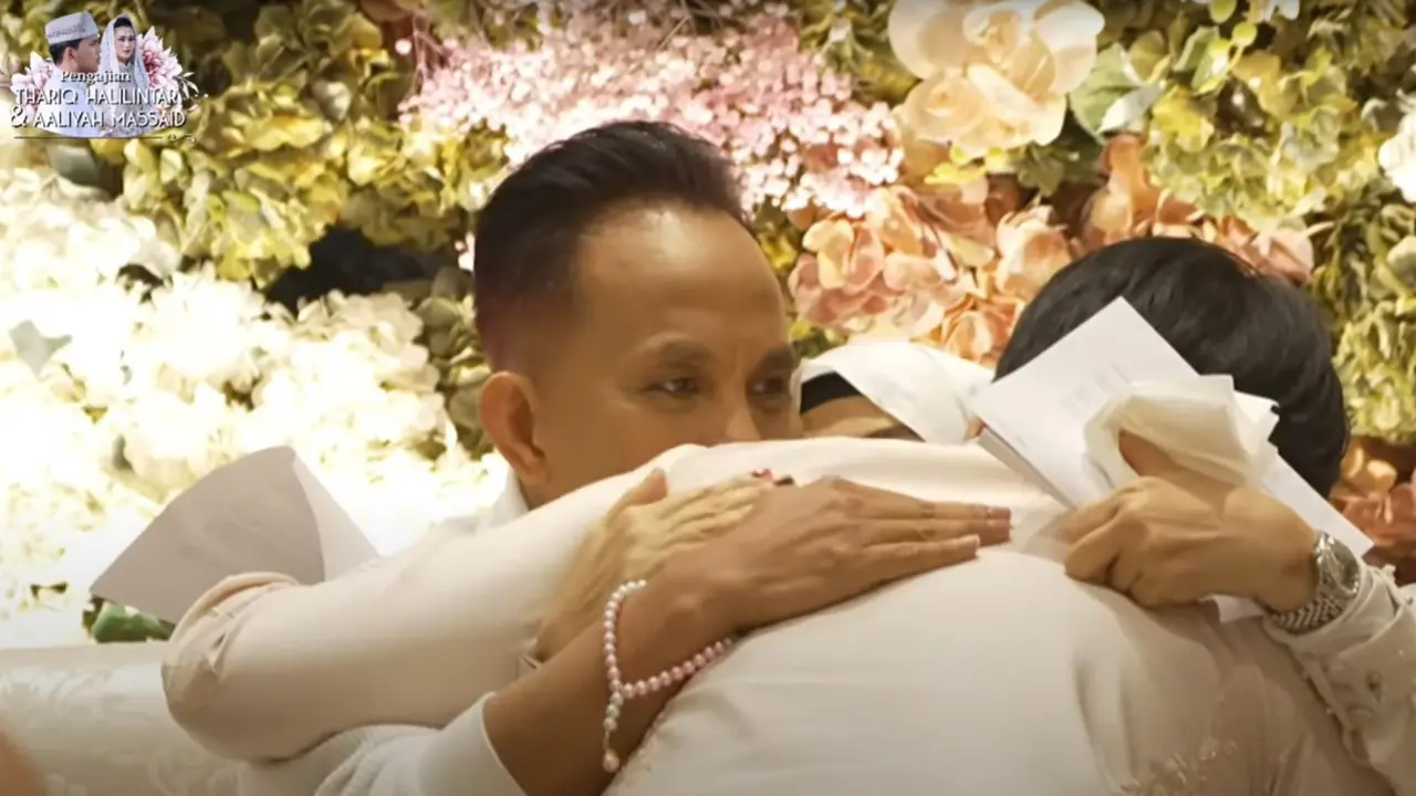 6 Potret Thariq Halilintar dan Aaliyah Massaid dalam Pengajian Jelang Menikah, Serba Putih Penuh ...