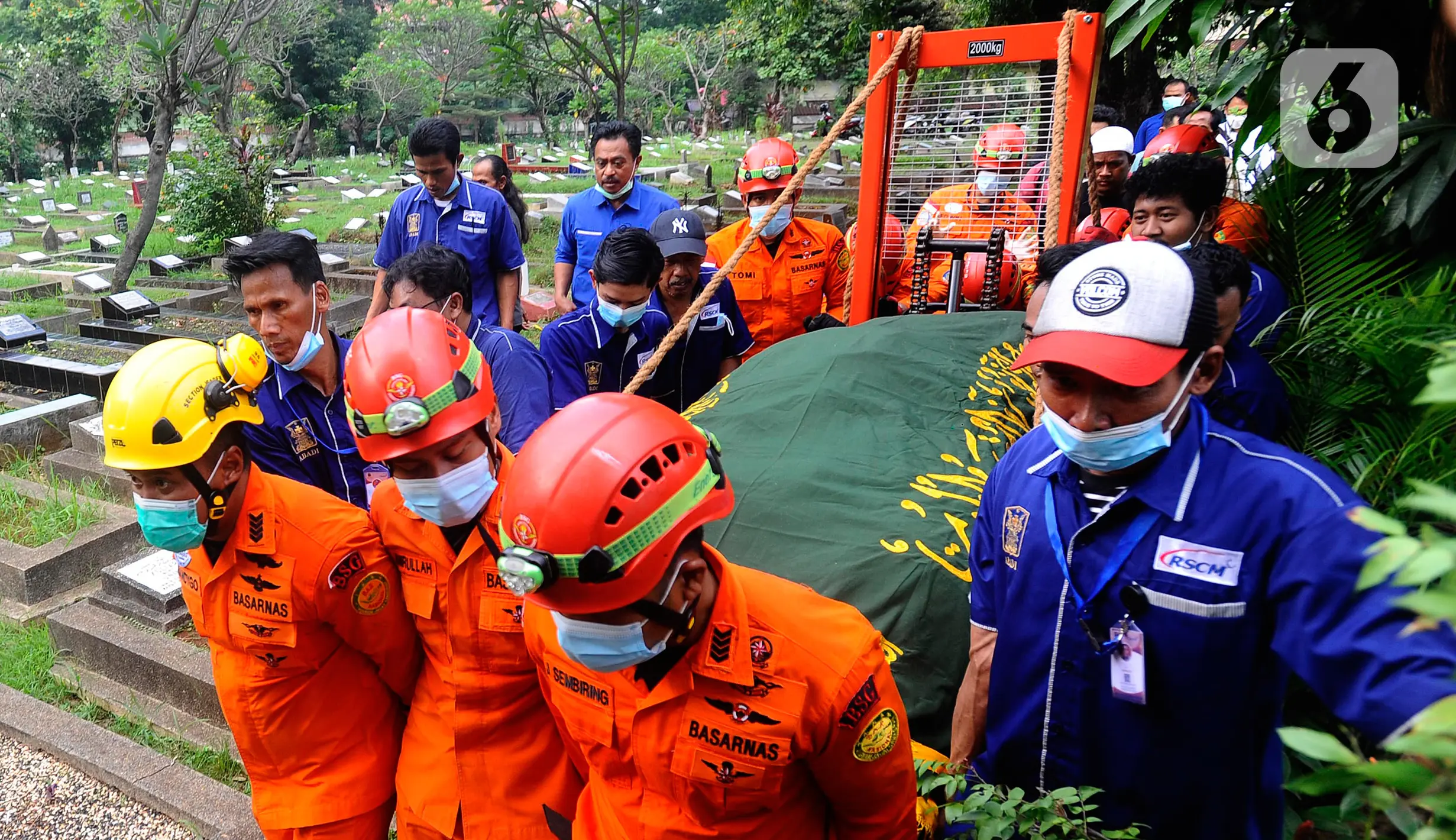 Prosesi Pemakaman Fajri, Pria Obesitas Berbobot 300 Kilogram di TPU ...