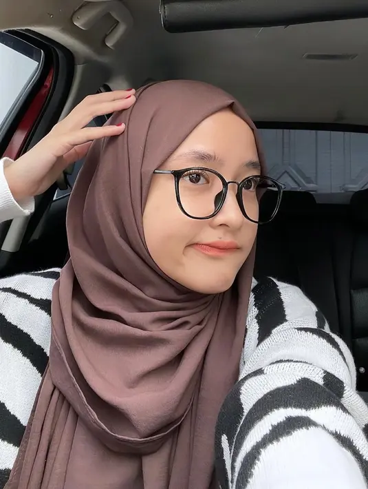 Potret Selfie Nissa Sabyan Pamer Tahi Lalat Ini Banjir Pujian - Foto ...