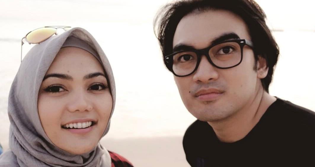 Pasang Foto Pernikahan, Mantan Suami Siap Rujuk dengan Rina Nose ...