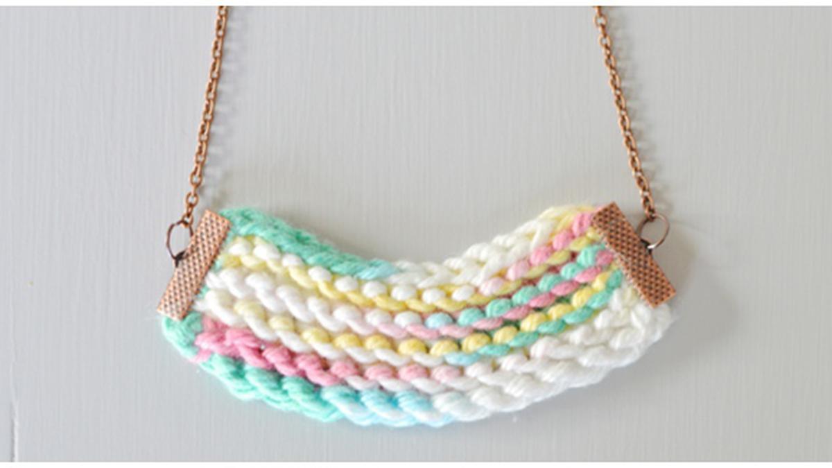 DIY : Kalung Rajut Cantik Hanya 4 Langkah Saja - Beauty Fimela.com