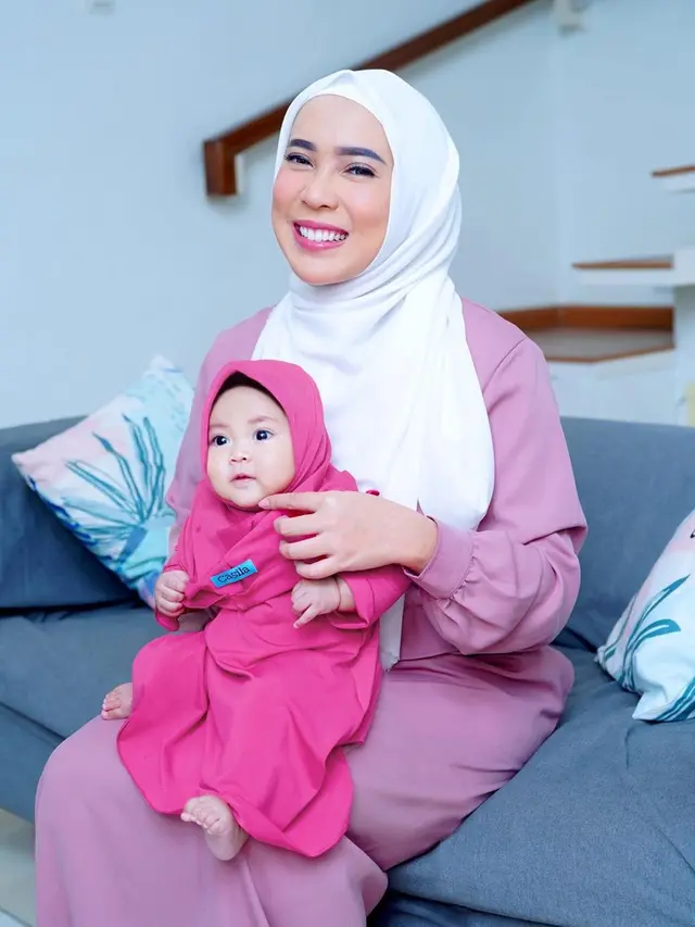 7 Potret Sada Aminahanara Putri Fitri Tropica saat Pakai Hijab ...