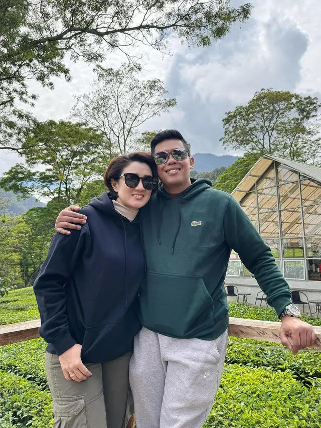 6 Potret Terkini Melly Mono Eks Vokalis SHE, Bergaya Rambut Pendek ...