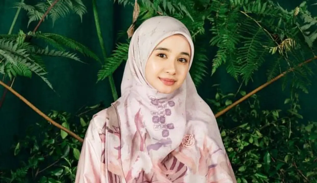 6 Gaya Laudya Cynthia Bella yang Selalu Pancarkan Pesona Anggun dalam Balutan Hijab Syar’i ...