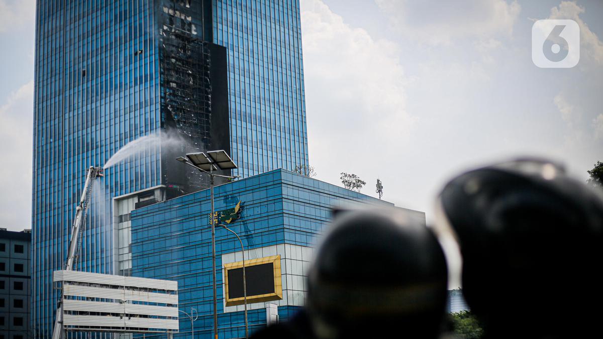 Penampakan Sisa Kebakaran yang Menghanguskan Sebagian Gedung K-Link ...