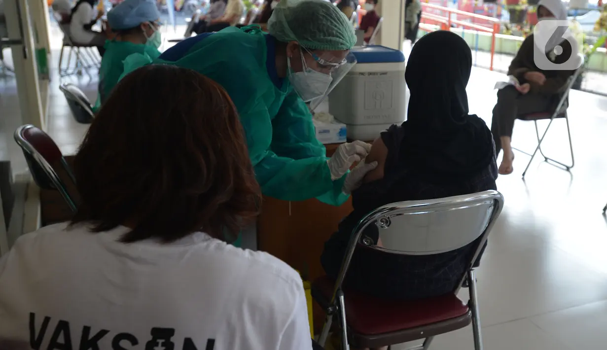 FOTO: Mobil Vaksinasi COVID-19 Keliling Sambangi RPTRA Bunga Rampai ...