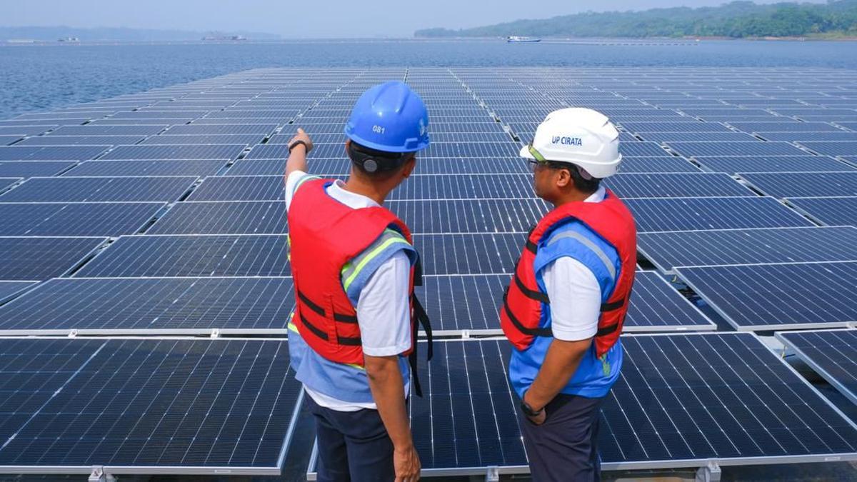 PLN Pamerkan Proyek PLTS Terapung Terbesar di Asia Tenggara pada Ajang AIPF 2023 - Bisnis ...
