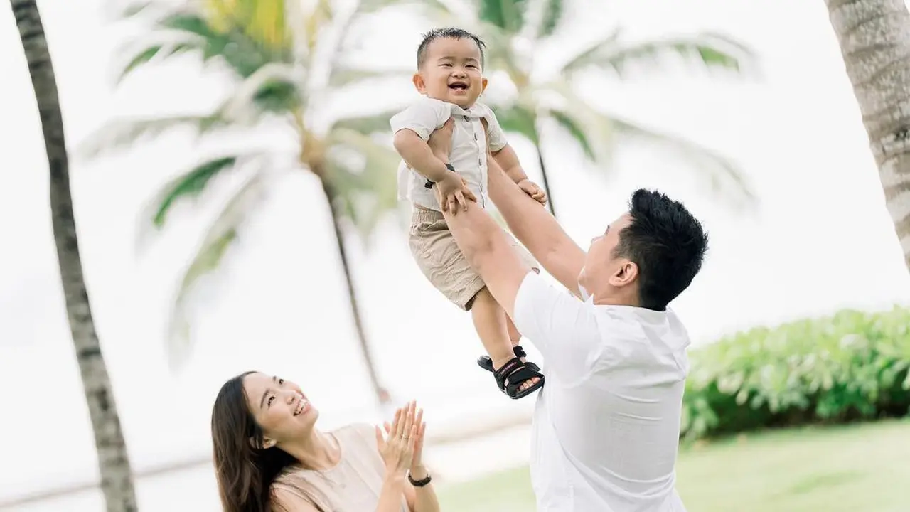 Nadia Feredericha Hartono Bersama Vier Moments Gelar Edukasi tentang Pentingnya Peran Ayah dalam ...