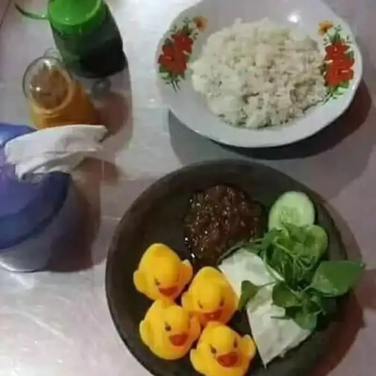 6 Menu Lalapan Nyeleneh Ini Bikin Senyum, Ukuran Lauk Tak Sesuai ...